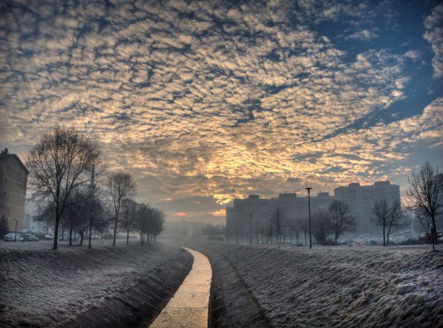 Oblaci – A universe of atoms, an atom in the universe ...